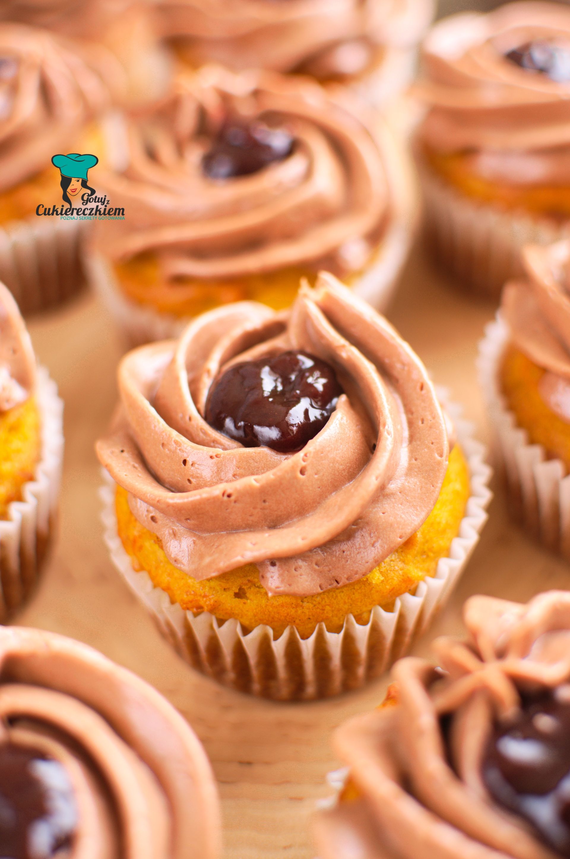 Muffinki dyniowe z kremem nutellowym i powidłami