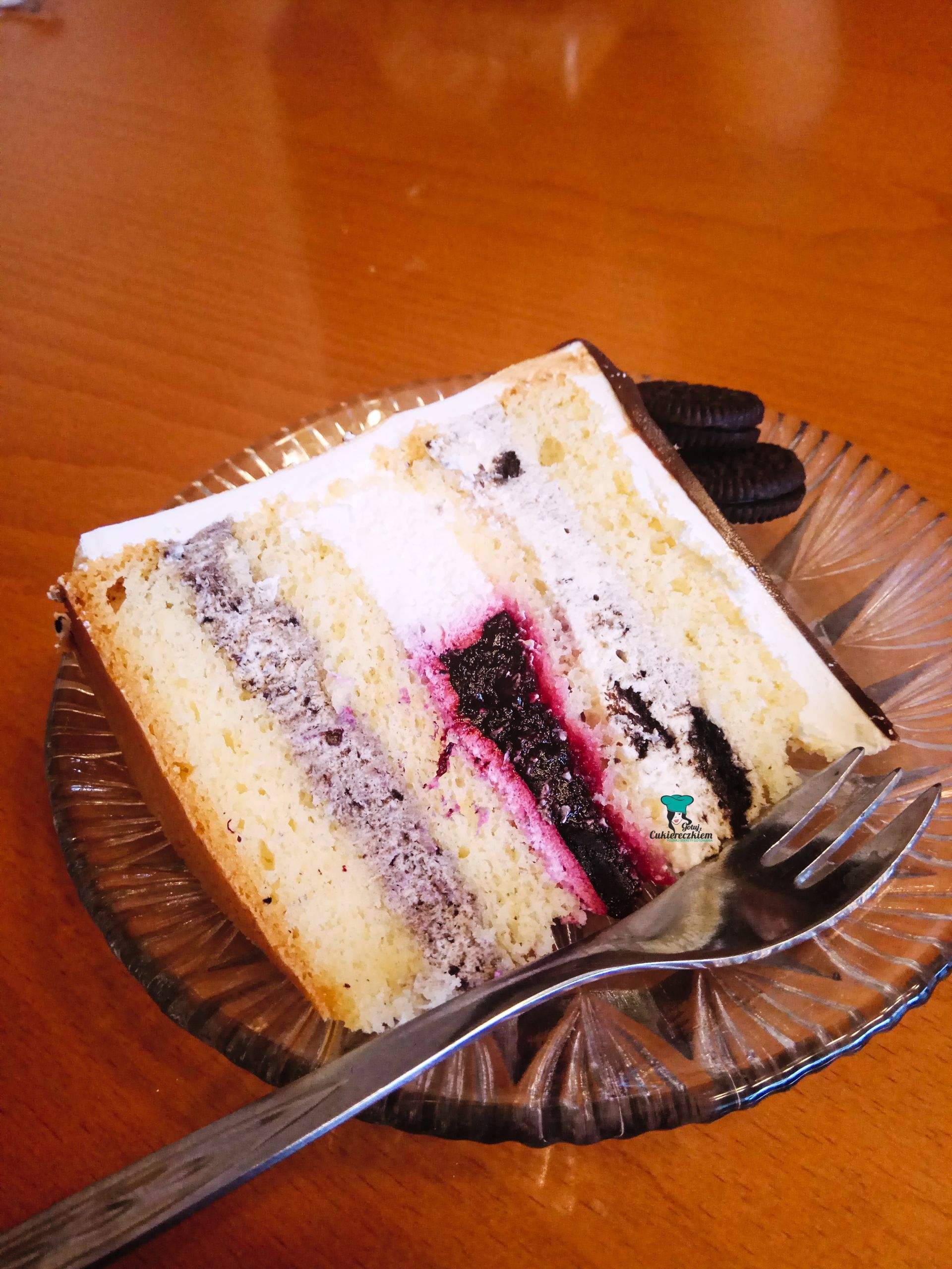 Tort oreo-jagoda z dripem