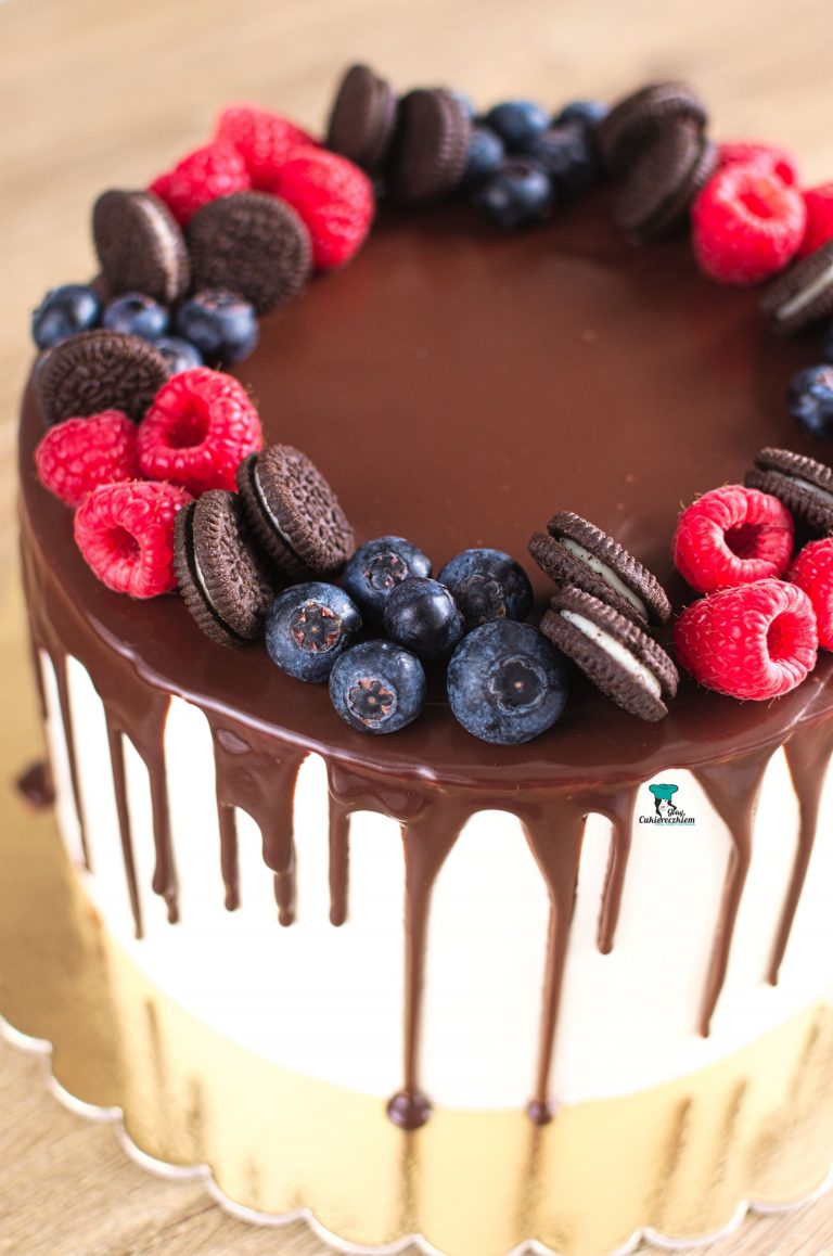 Tort oreo-jagoda z dripem