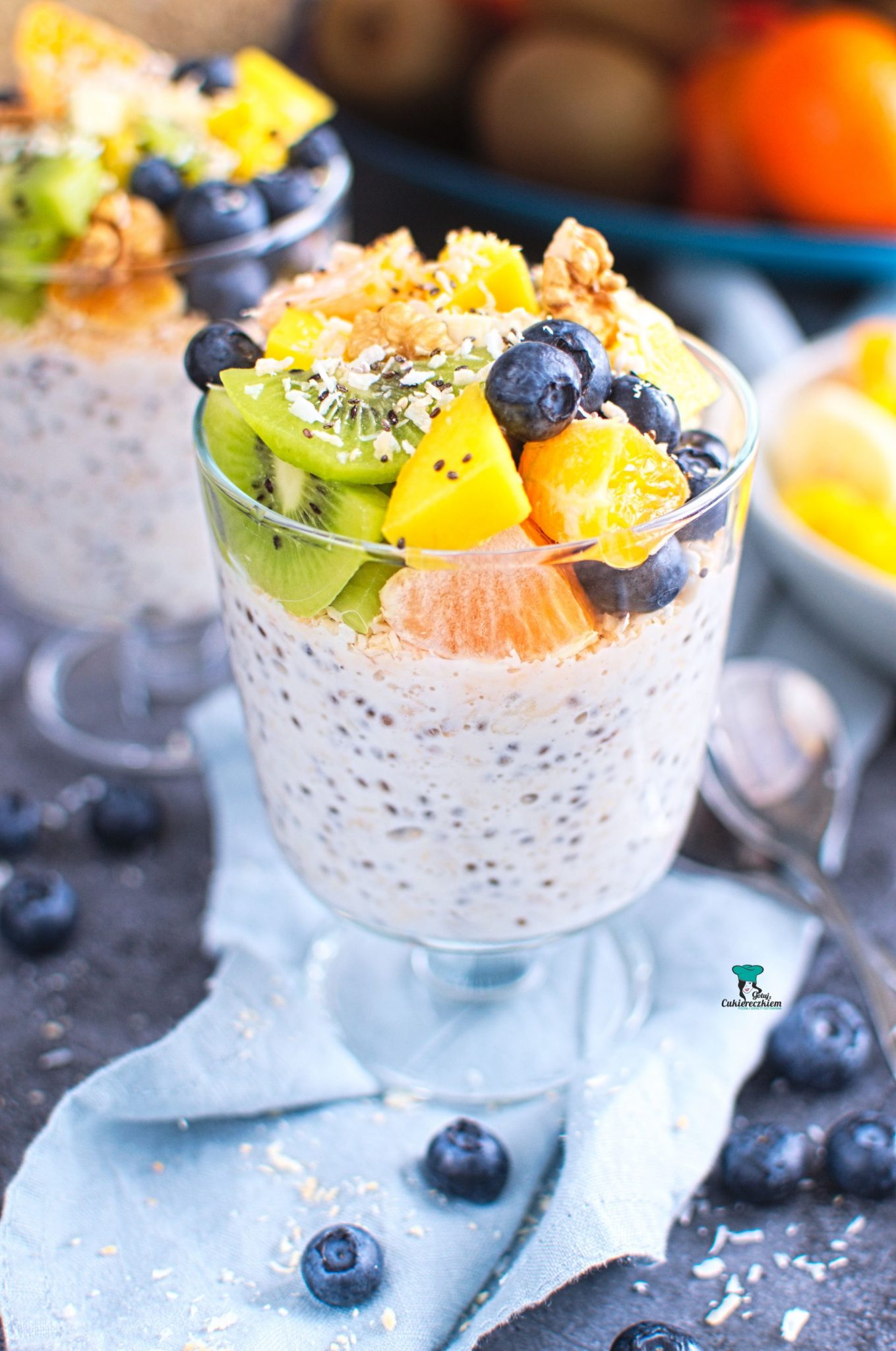 Owsianka kokosowa z chia i owocami