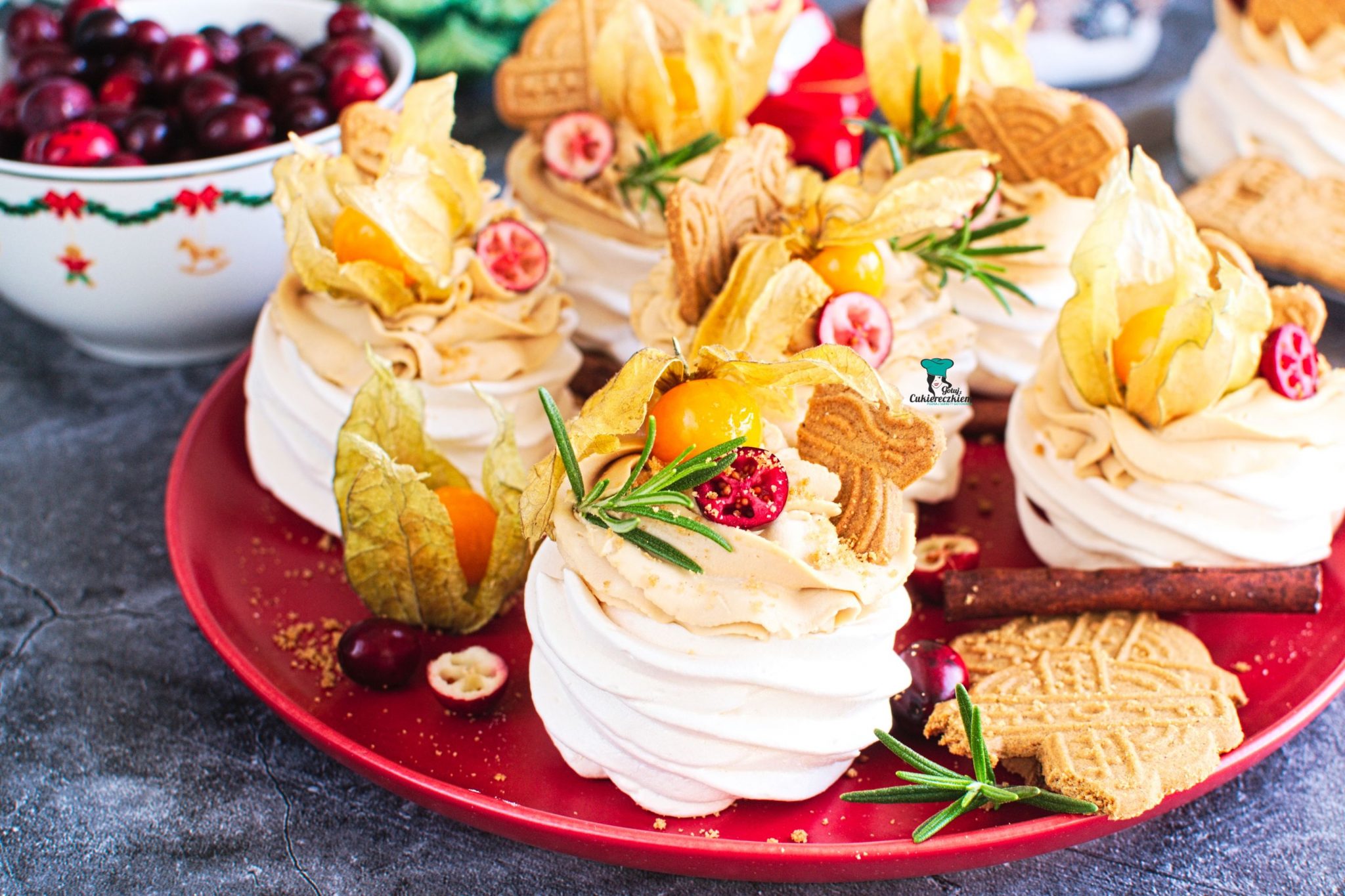 Mini bezy Pavlova z kremem Lotus