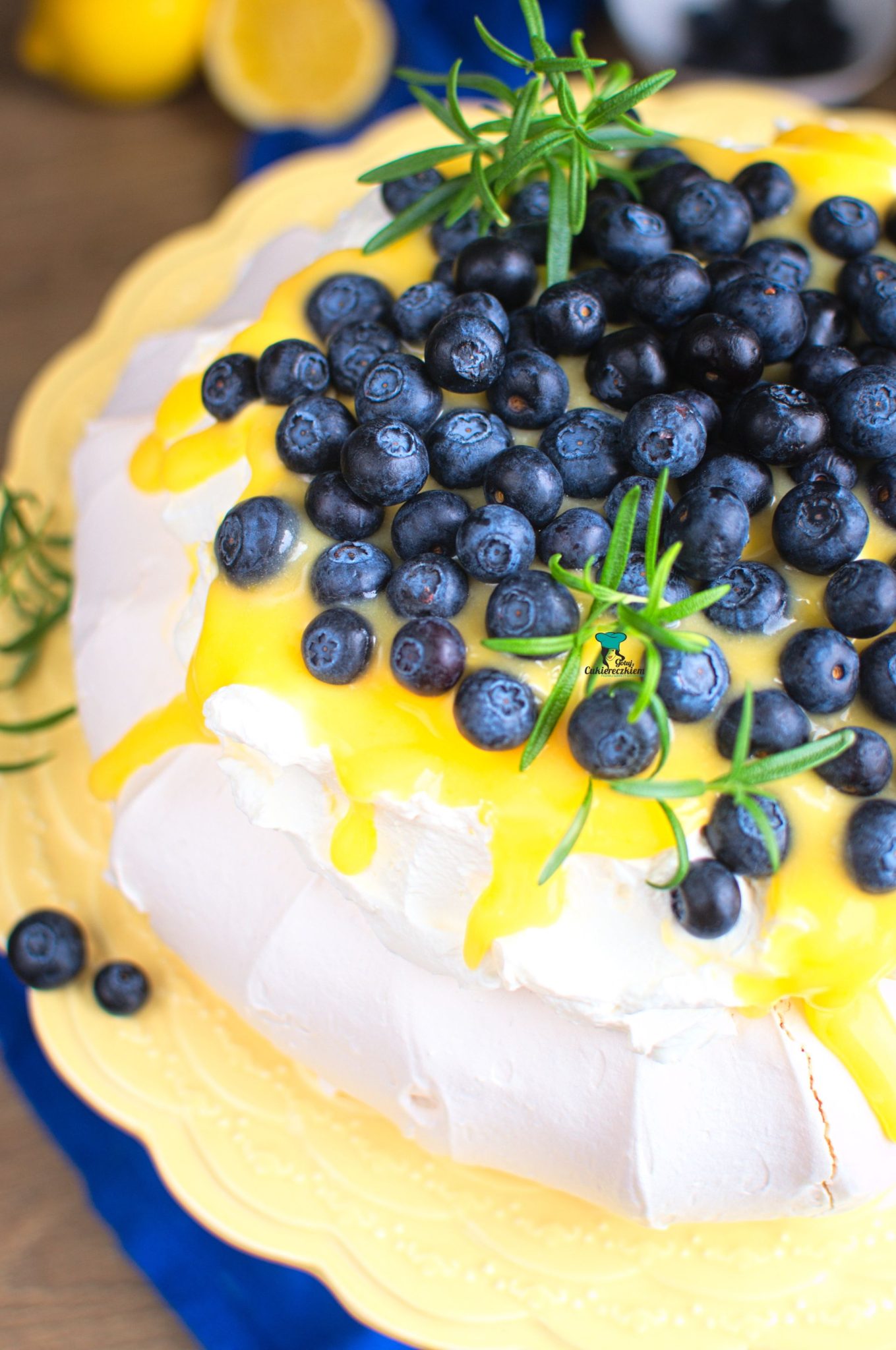 Pavlova z lemon curd i borówkami
