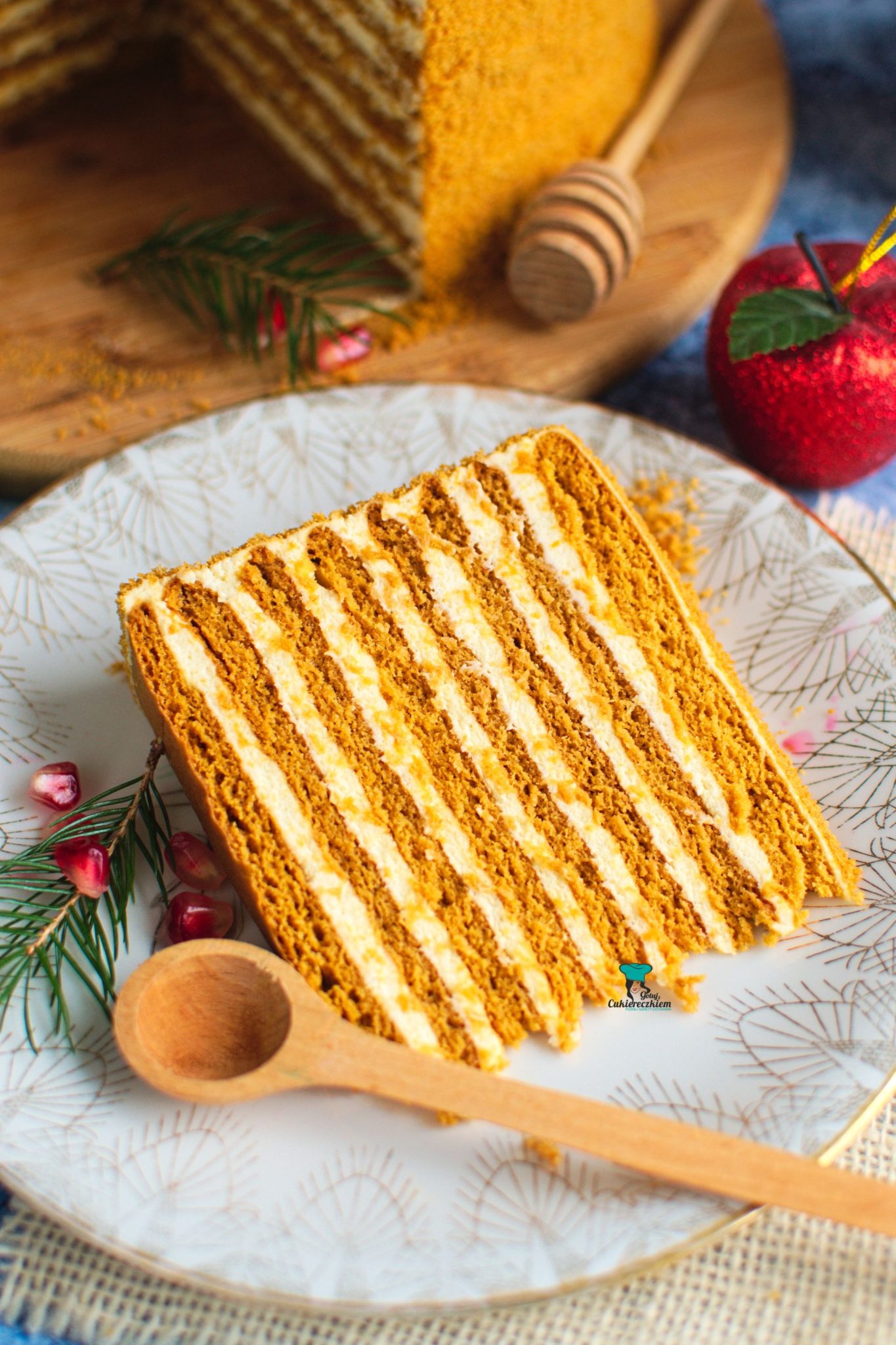 Miodownik czyli rosyjski tort miodowy (Medovik)