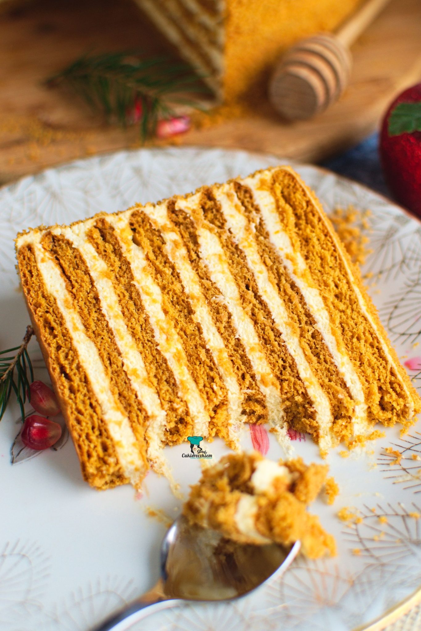 Miodownik czyli rosyjski tort miodowy (Medovik)