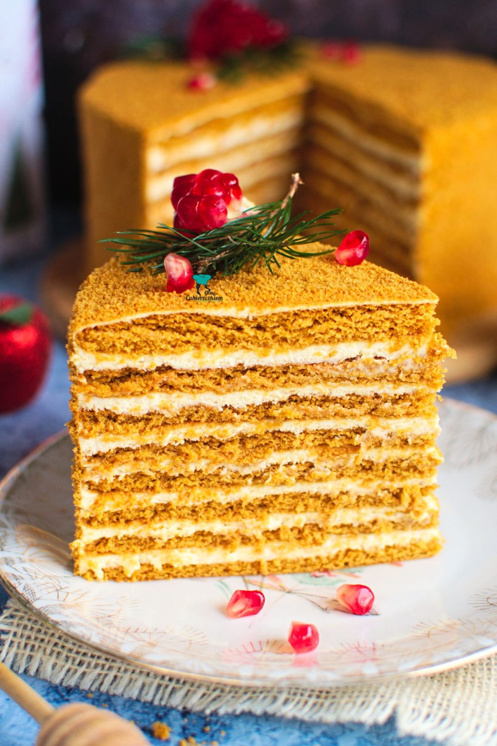 Miodownik czyli rosyjski tort miodowy (Medovik)