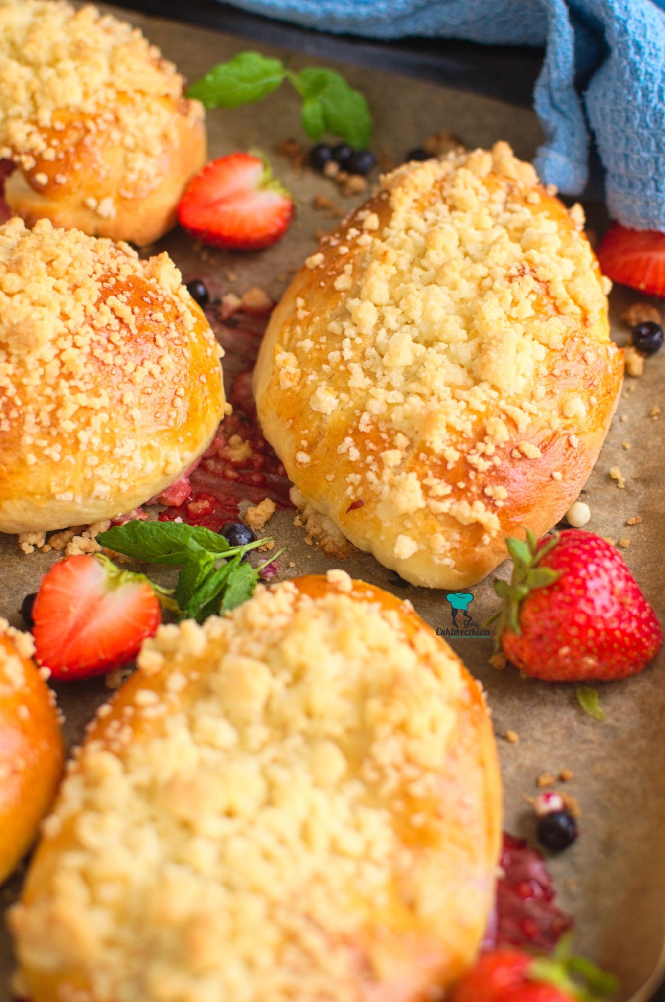 Bułeczki z truskawkami na serku homogenizowanym